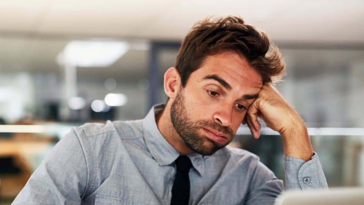 14 Bad Office Habits Wasting Your Precious Time