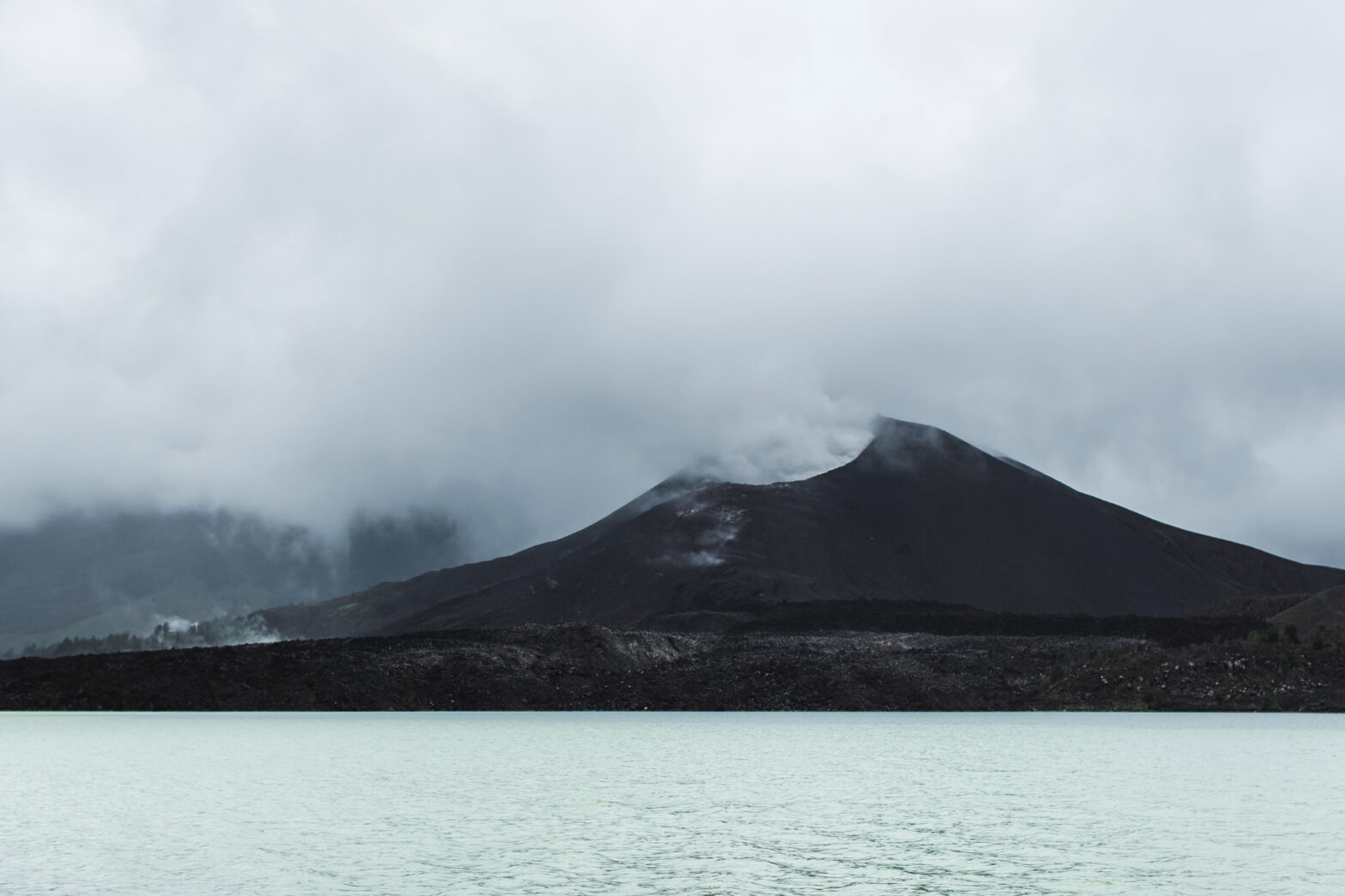 Brazilian Hiker Trapped For 3 Days In Indonesian Volcano As Rescue ...