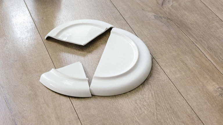 Considering IKEA's Affordable Dinnerware Set? Here Are The Pros & Cons