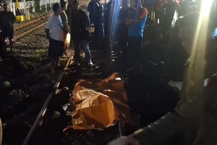Diduga Hendak Menyebrang, Perempuan Tewas Disambar Kereta di Perlintasan Tanpa Palang Pintu di ...