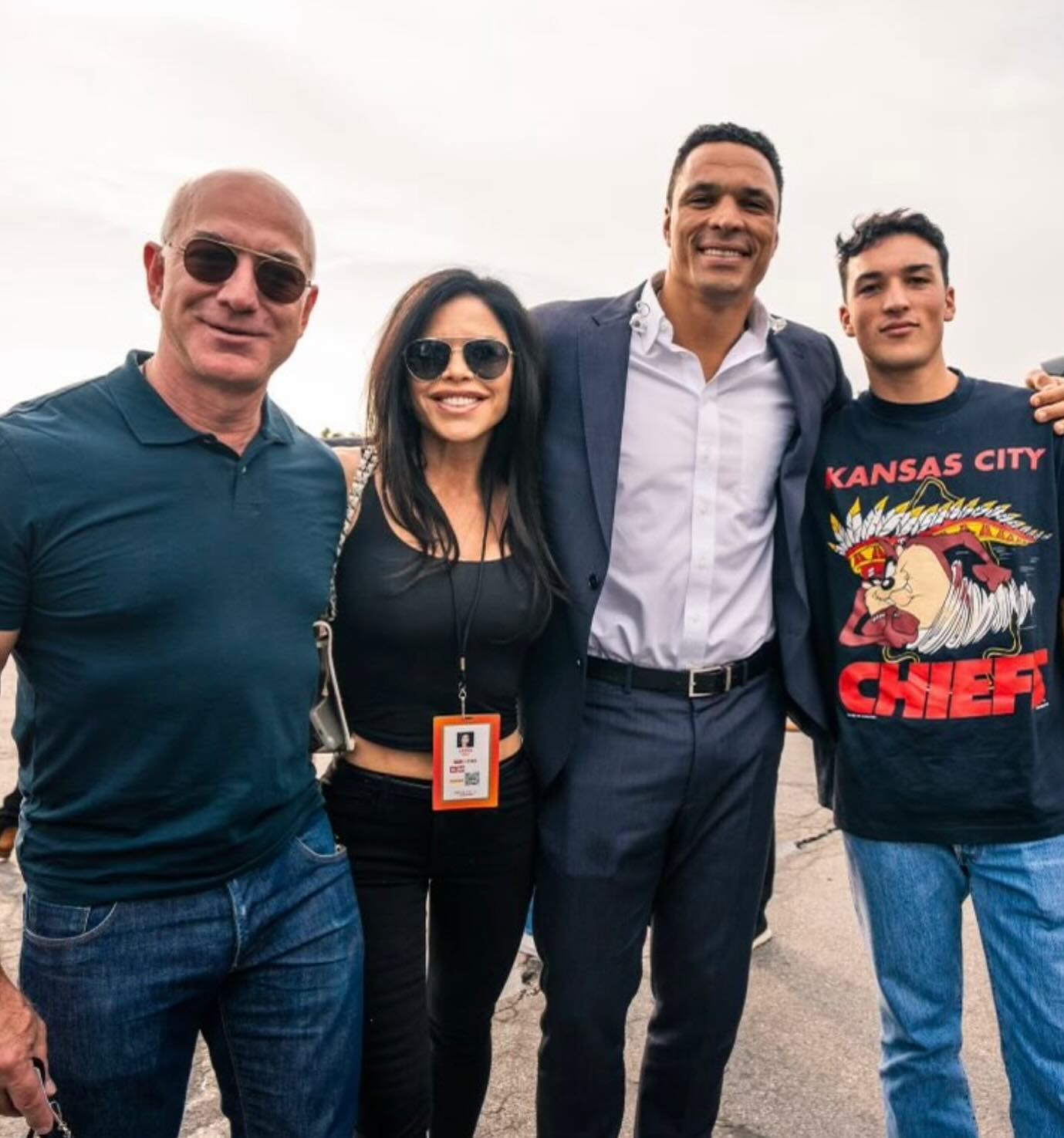 Lauren Sánchez’s ex Tony Gonzalez and his wife set to attend her ...
