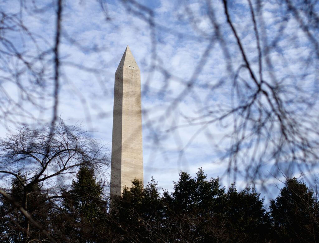 Washington Monument closes to tourists due to excessive heat