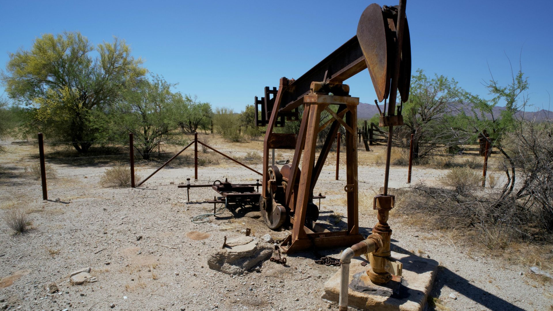 Oil Prices Keep Falling Despite Iran Situation