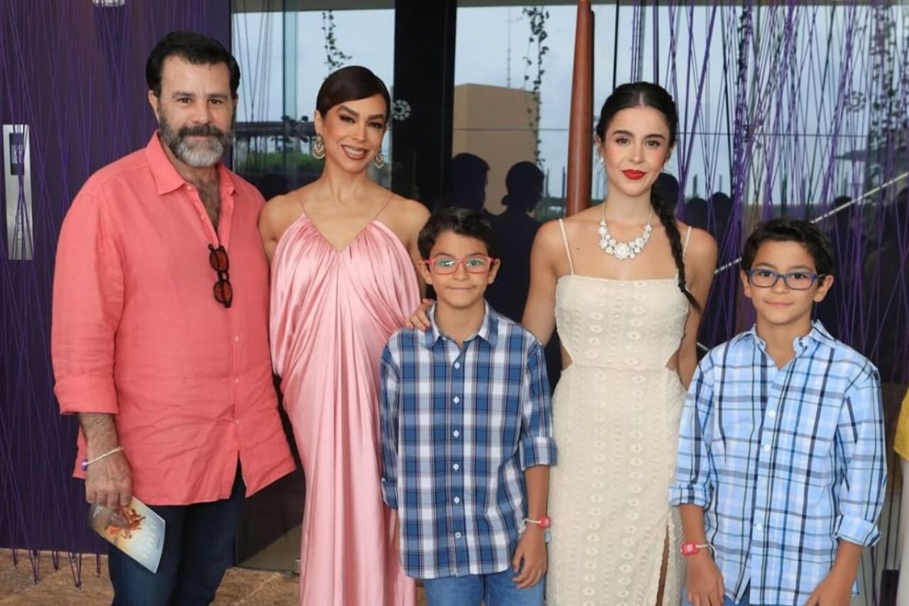 Biby Gaytán y Eduardo Capetillo reaparecen en familia en la Riviera Maya