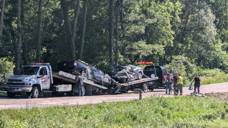 Deputies: Crash kills 2 near Rockford