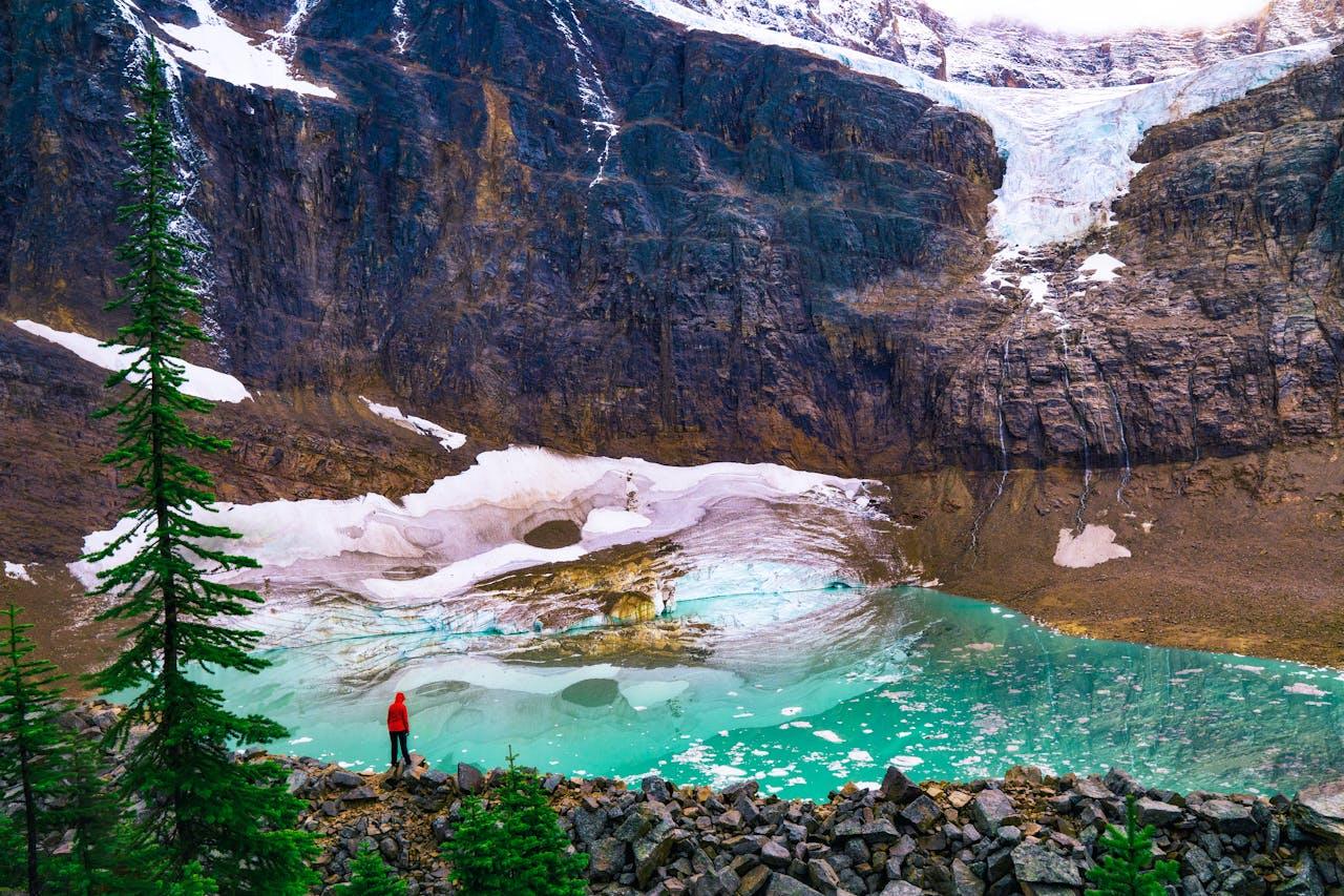 13 Jaw-Dropping Canadian Lake Views That Don’t Require Hiking