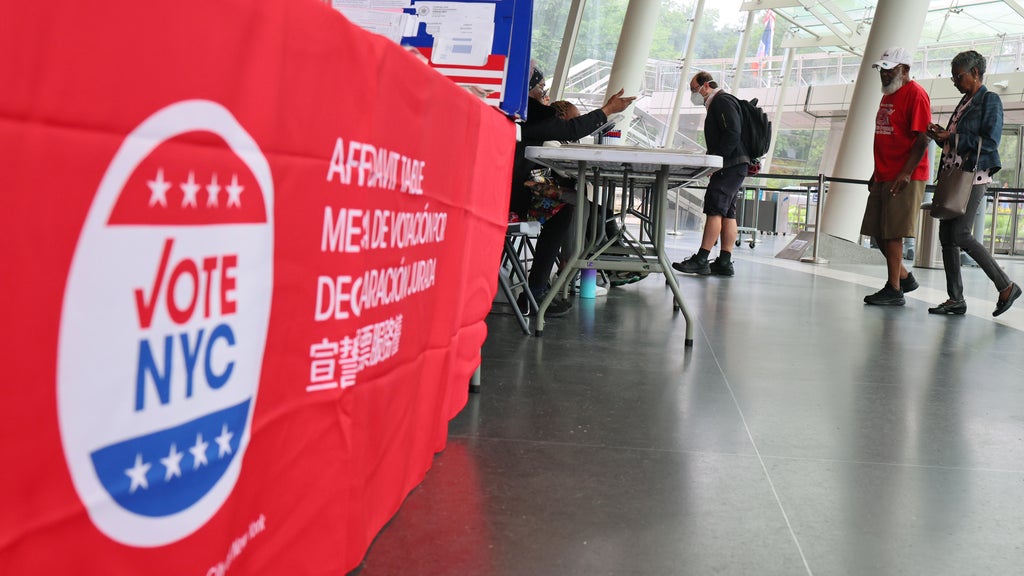 When do polls close in NYC's 2025 primary election for mayor?