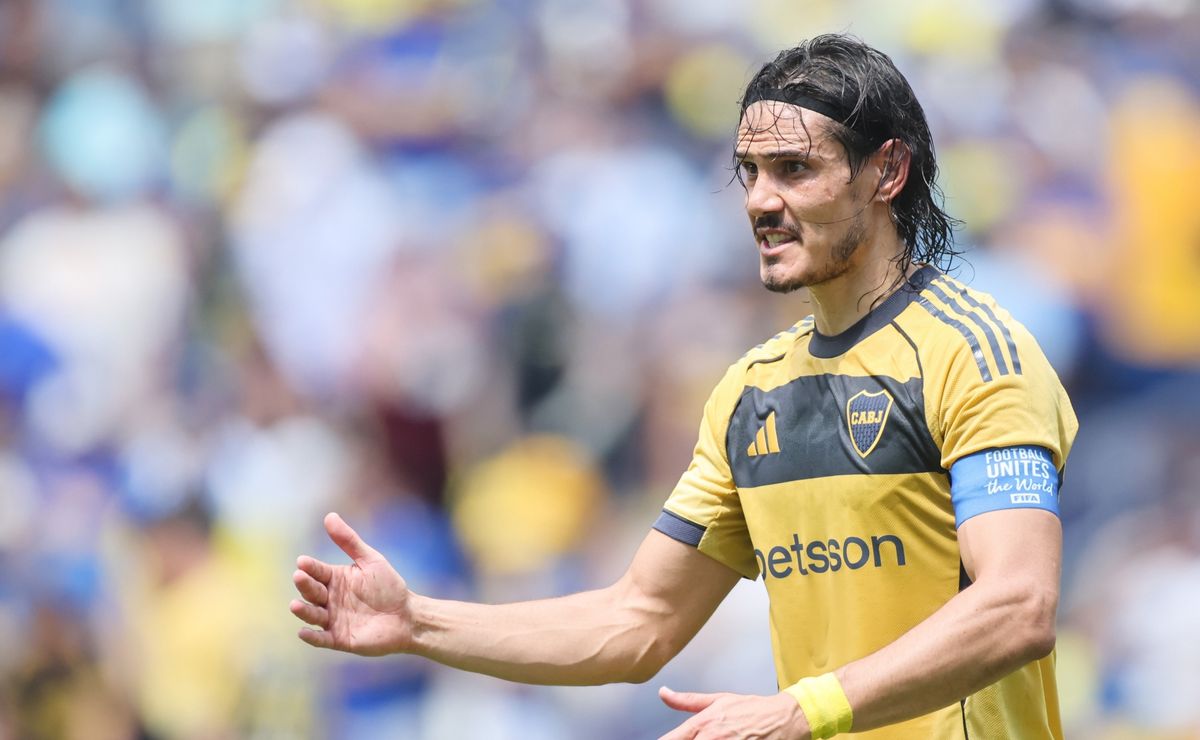Why was the Auckland City vs. Boca Juniors second half delayed at the ...