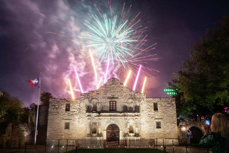 How to get the best view of Fourth of July fireworks at Woodlawn Lake ...