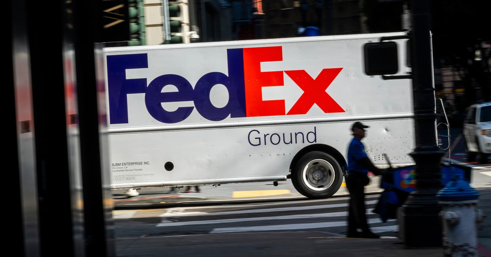 FedEx beats earnings estimates, forecasts $1 billion cost savings in ...