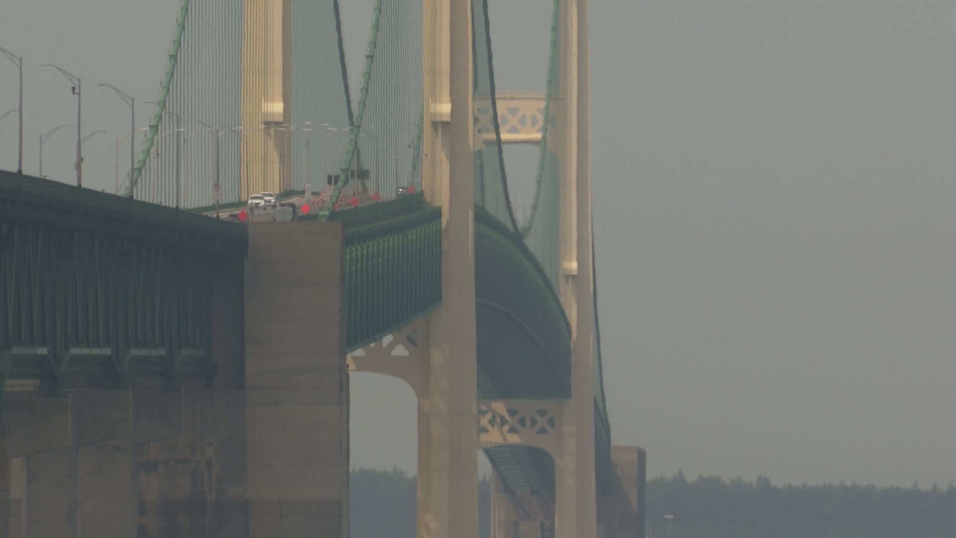 Update: Mackinac Bridge reopens, high-profile vehicles require wind escort