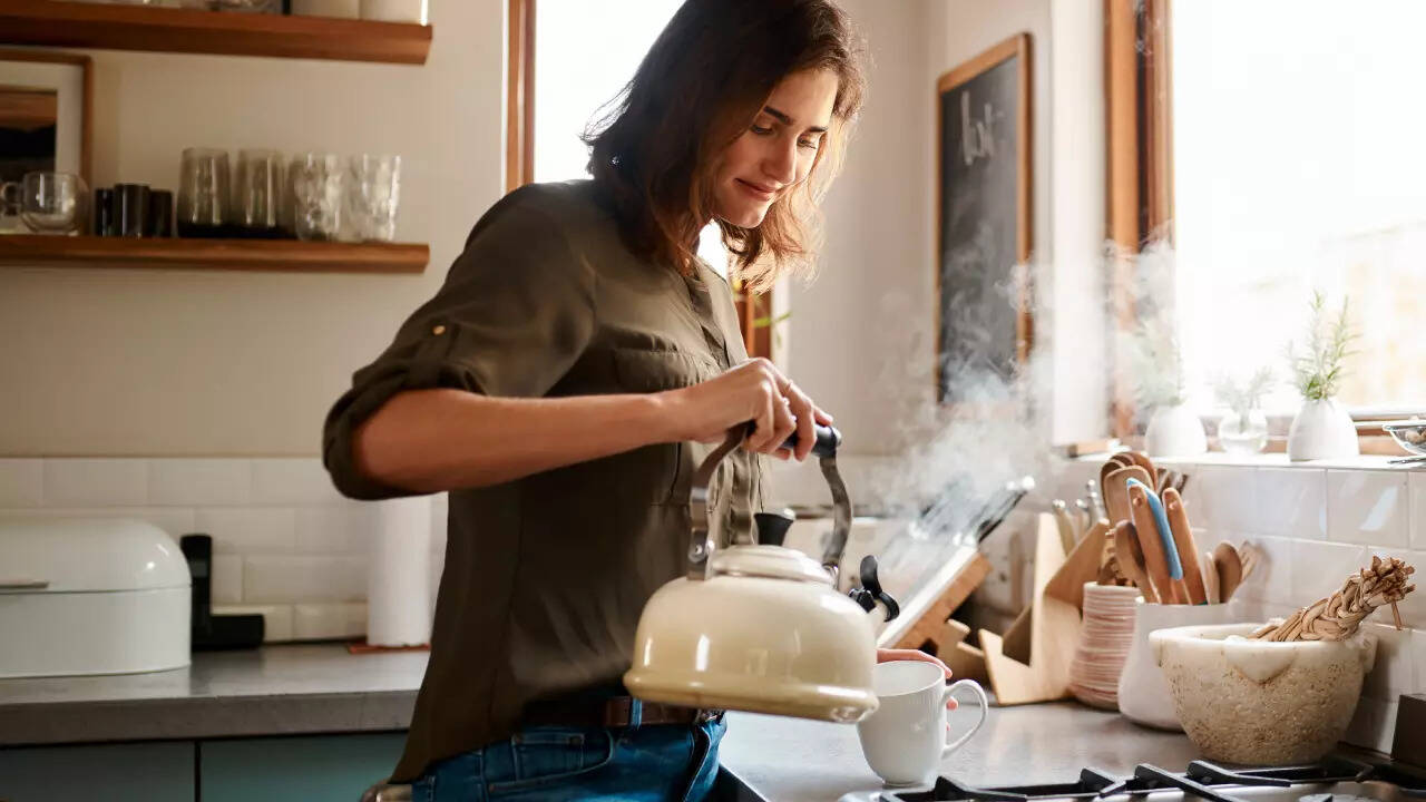 Why do Chinese people prefer hot water over chilled water? Know the ...