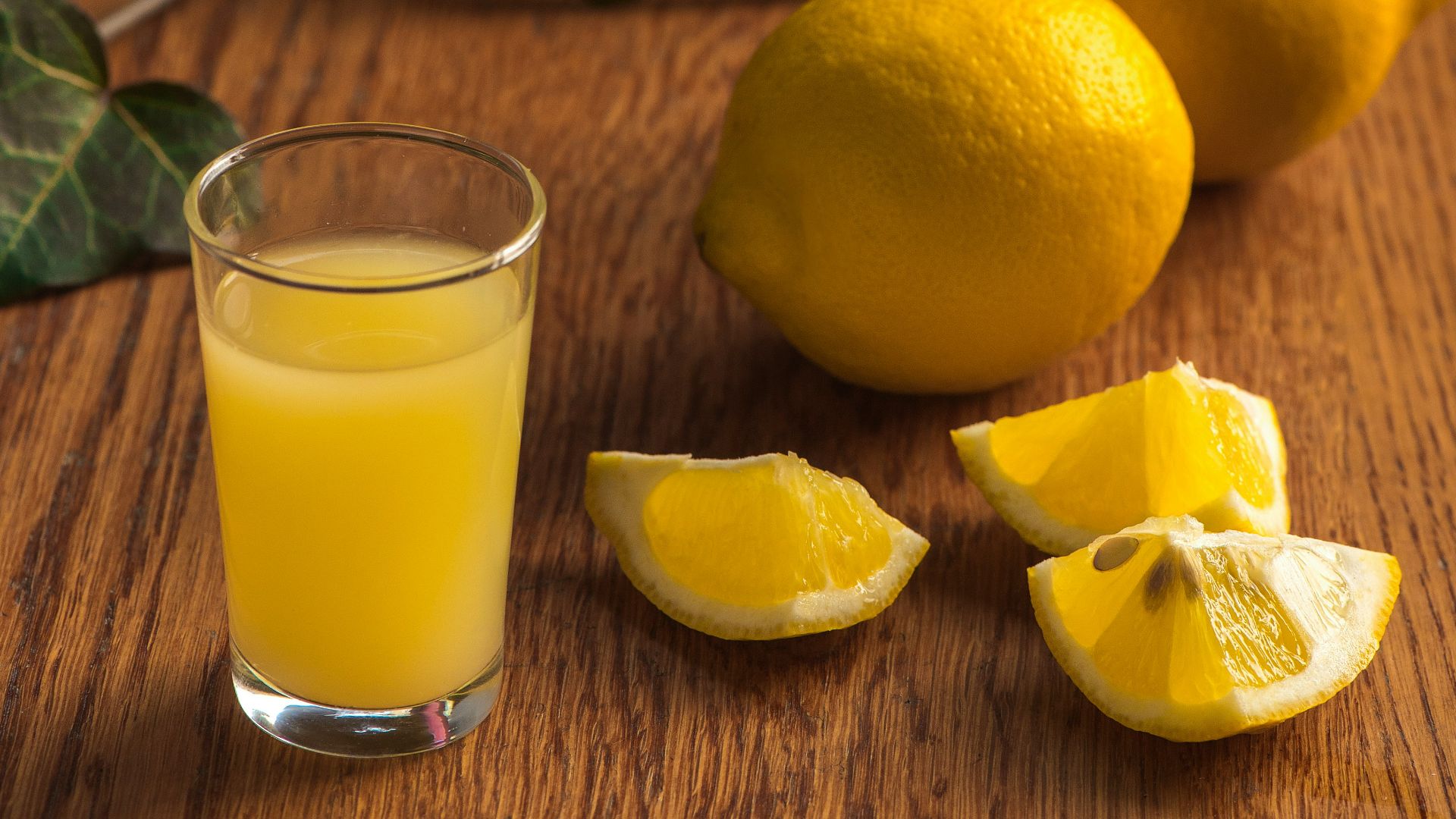 10 Foods to Lower Blood Pressure Naturally & 10 Common Foods That ...