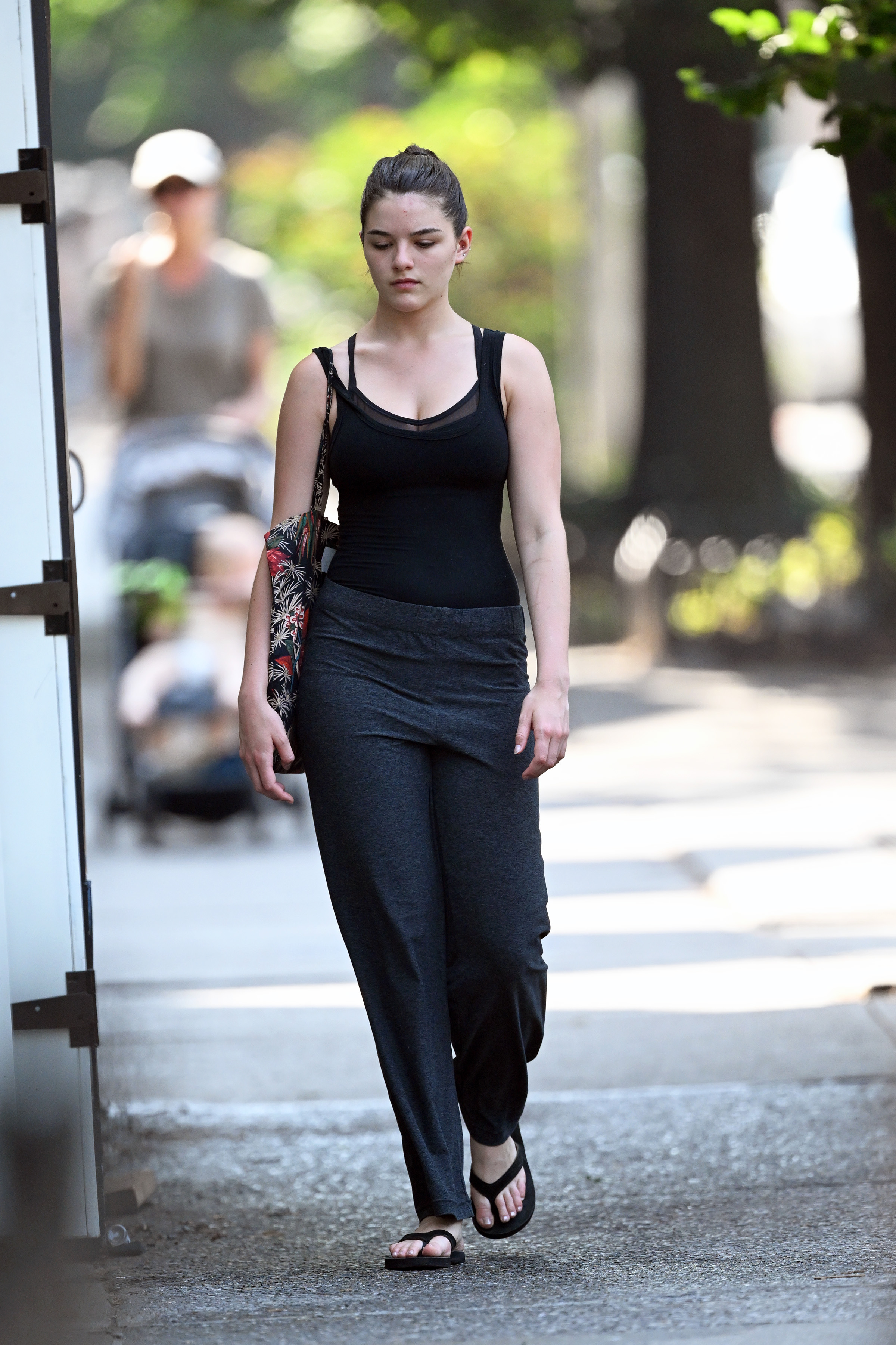 Suri Cruise looks just like mom Katie Holmes while enjoying summer ...