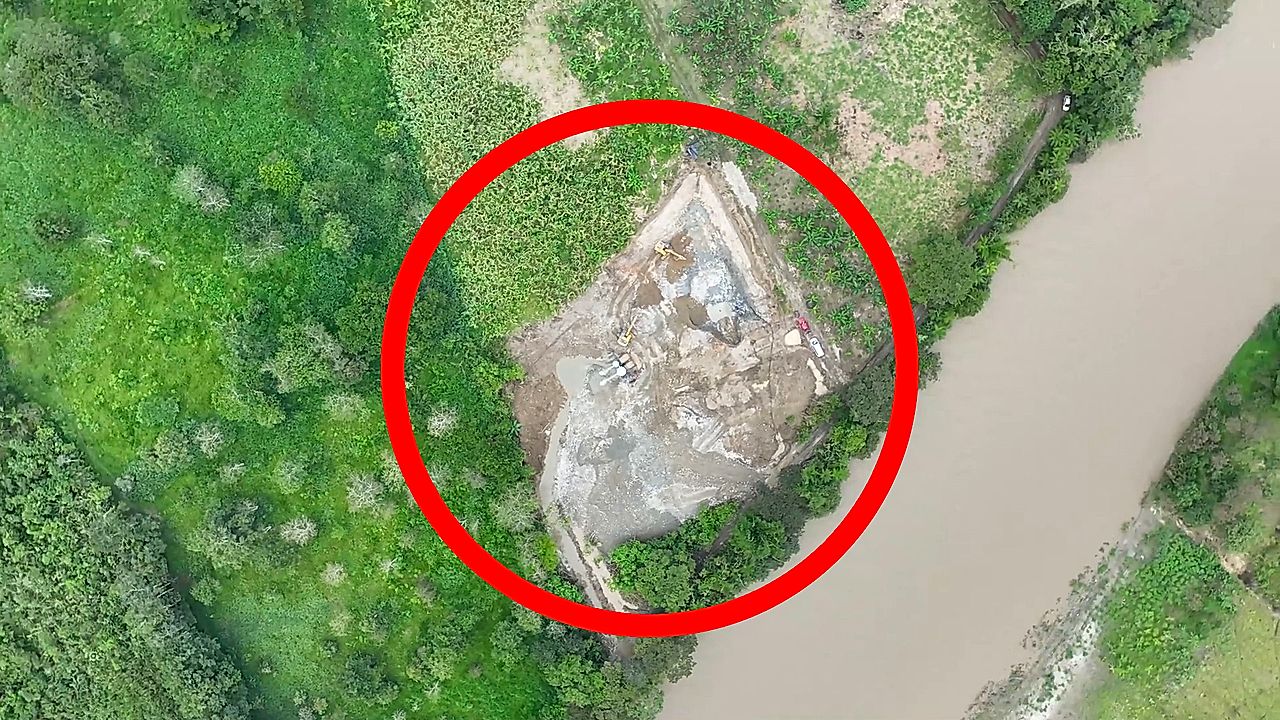 Ecuador army raids illegal mining site near Zamora River