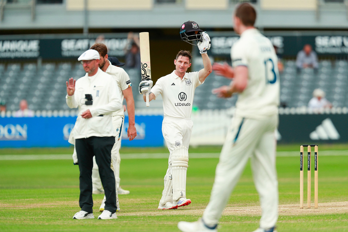Cameron Bancroft bats all day to dig Gloucestershire out of trouble