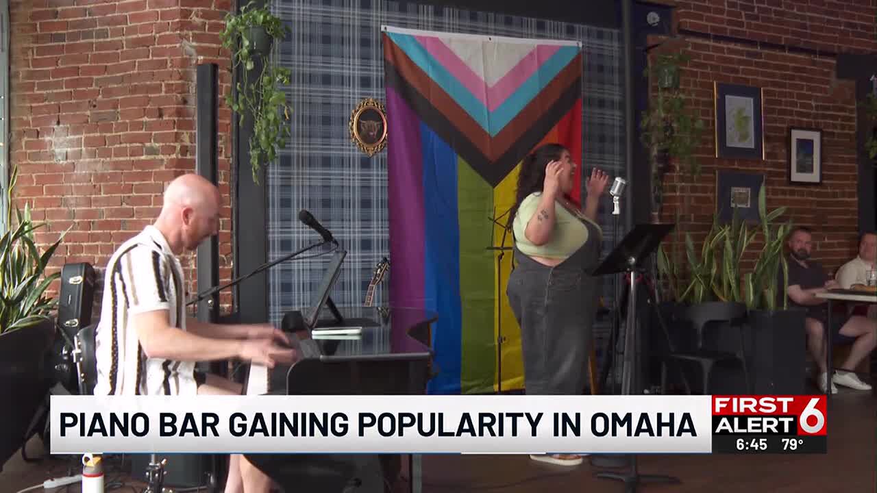 Performers bring cabaret-style show to Omaha’s ‘Broadway Bar’