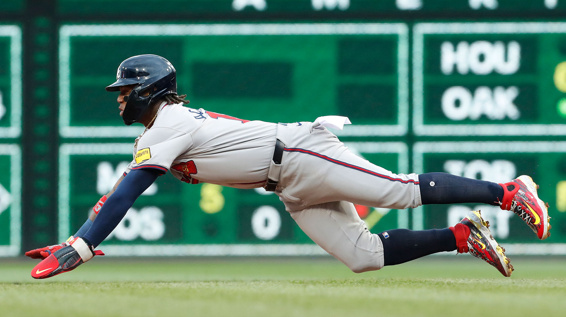 Braves’ Ronald Acuna Jr. hits impressive milestone with 200th stolen base