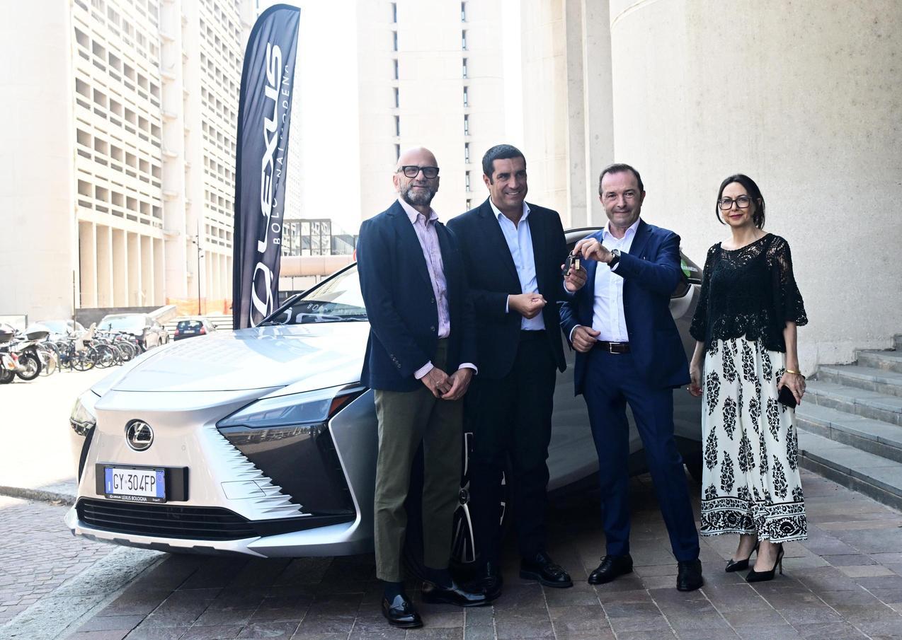Lexus, la Regione cambia auto. Ecco il suv coupé ‘full electric’