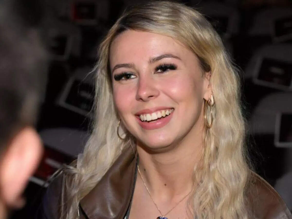 'Hawk Tuah' girl live event turns messy as she talks about crypto scam ...