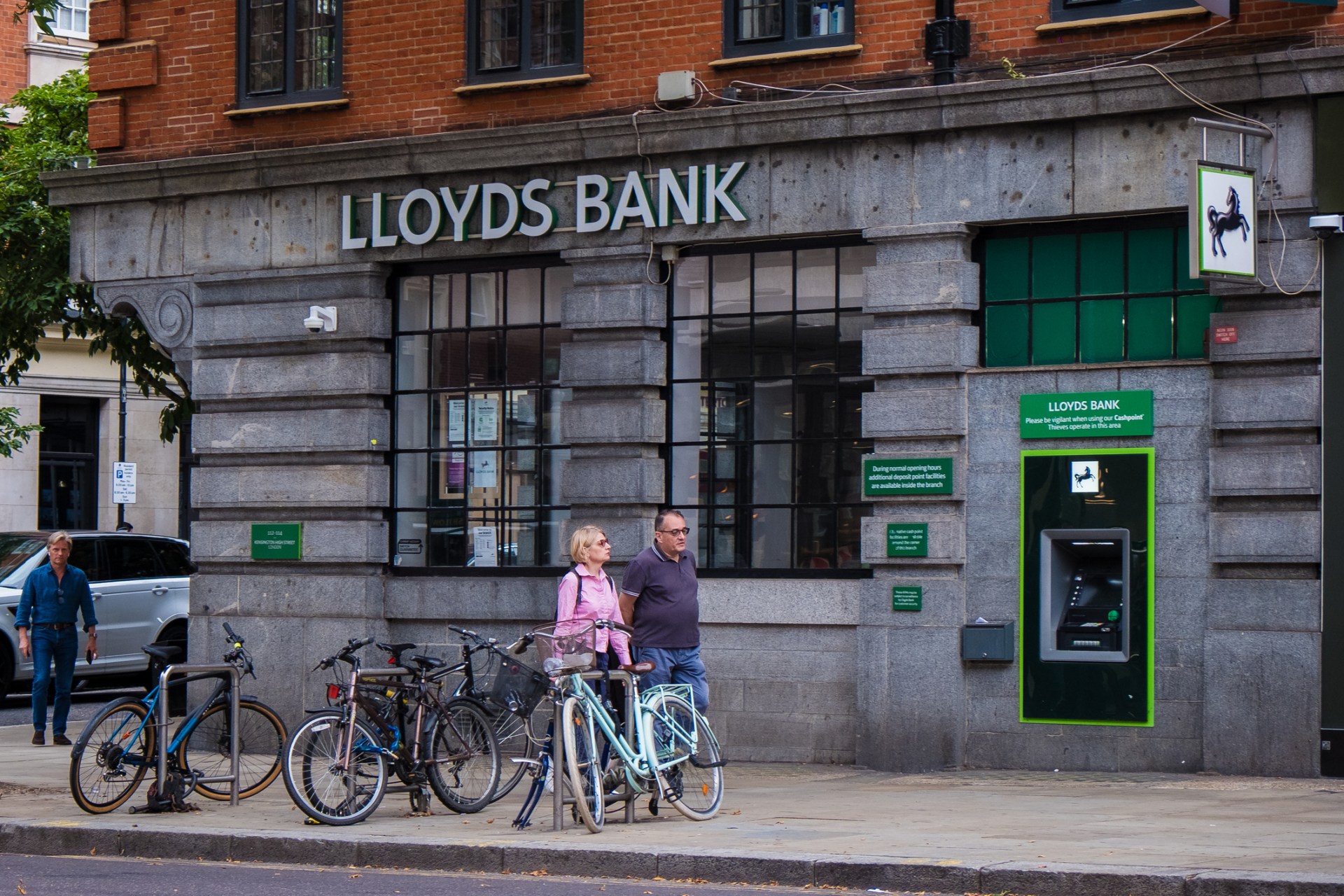 Major overdraft fee shake-up at Lloyds and Halifax