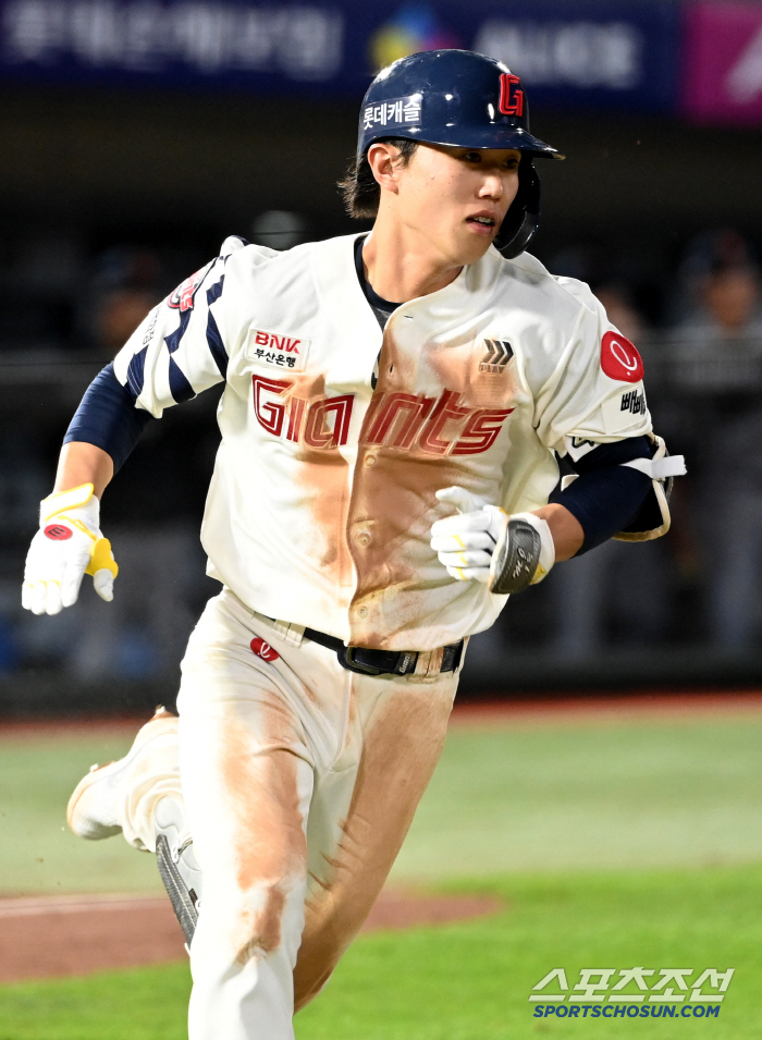 복덩이 → 155·158㎞ 강속구 듀오까지…"좋은 기운 모였다" 명장의 예감, 롯데는 '3강' 그 이상 꿈꾼다 [창원포커스]