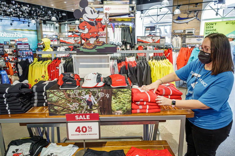 Frustrated woman reprimanded by Disney World employee for her ...