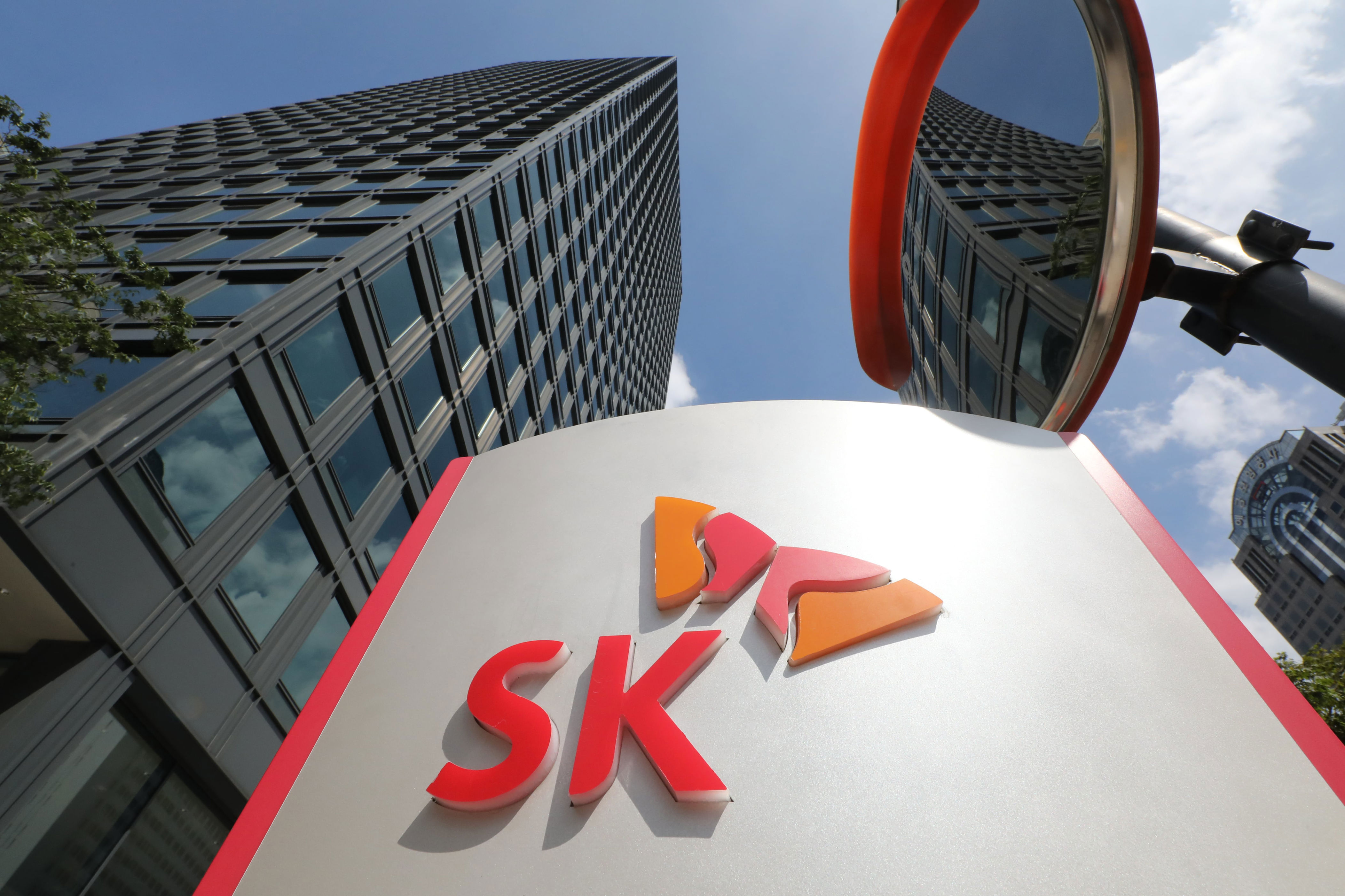 SK Group surpasses Samsung in 2024 operating profit for the first time