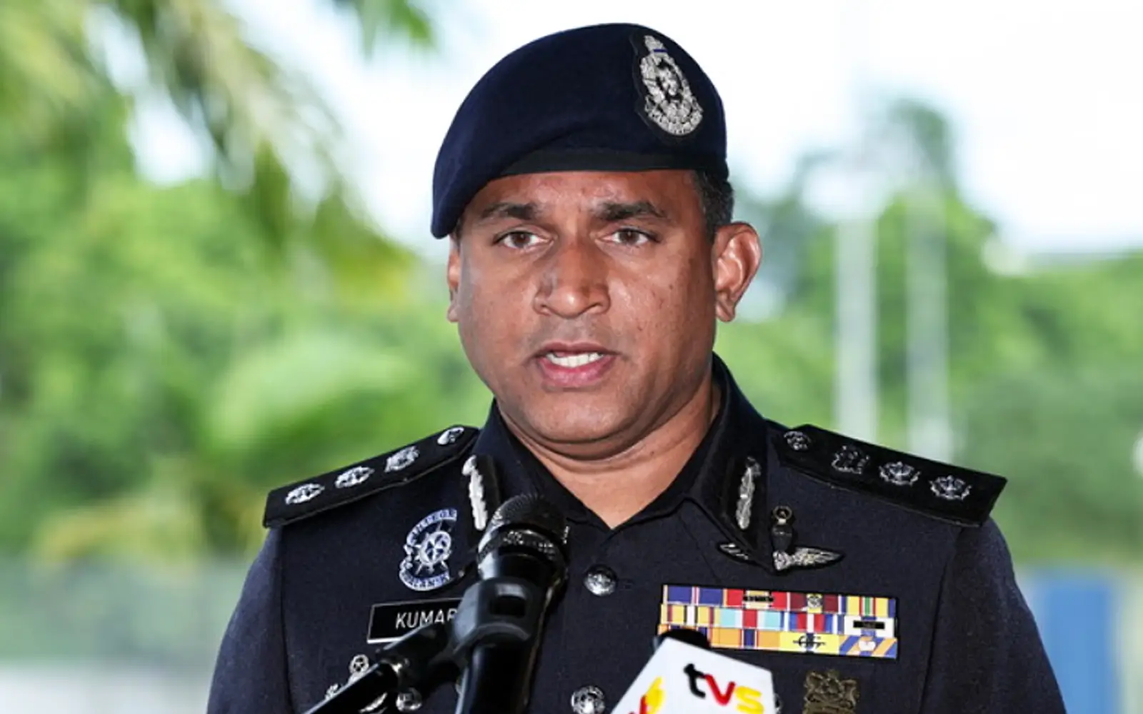 Man throws motorcycle rim, punches officer at police station