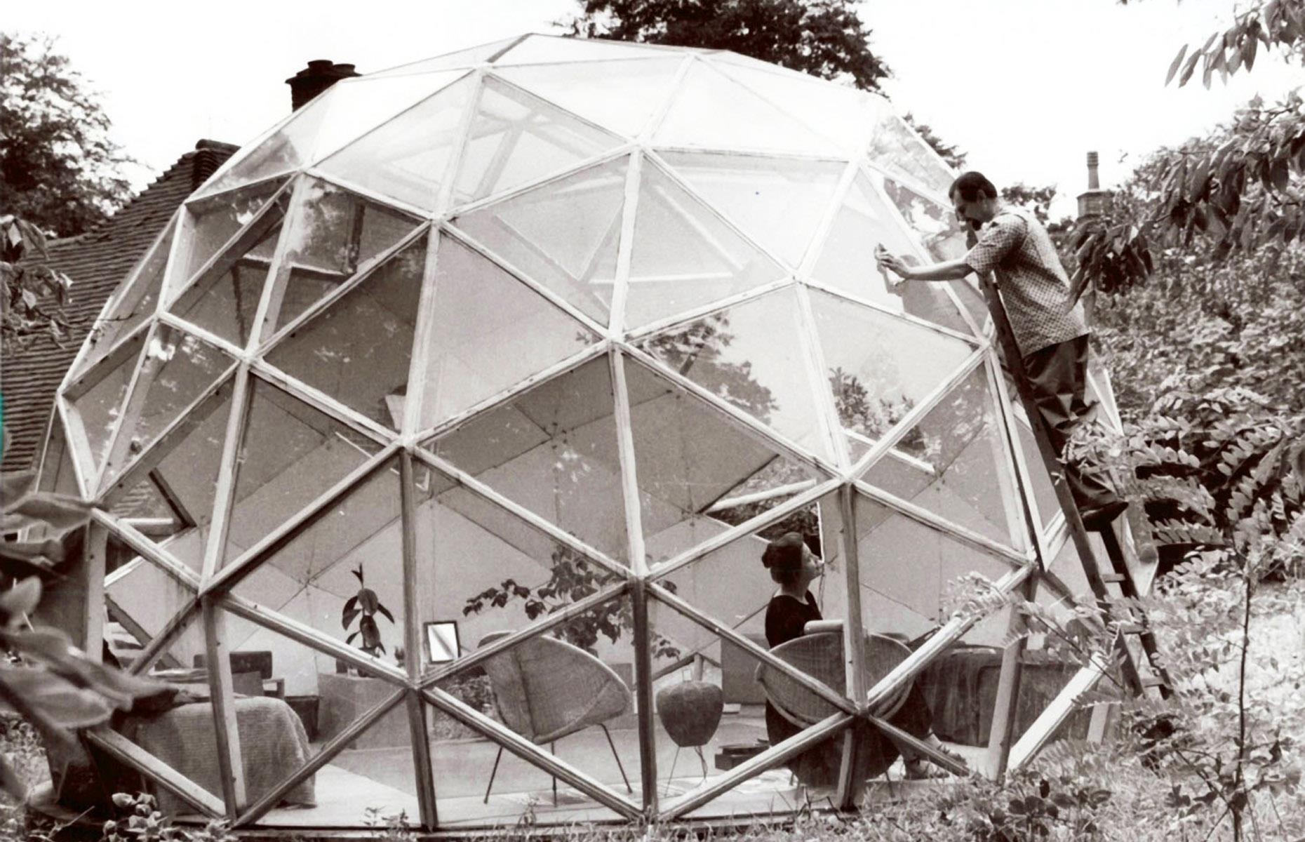 21 rare archive images of strange homes around the world