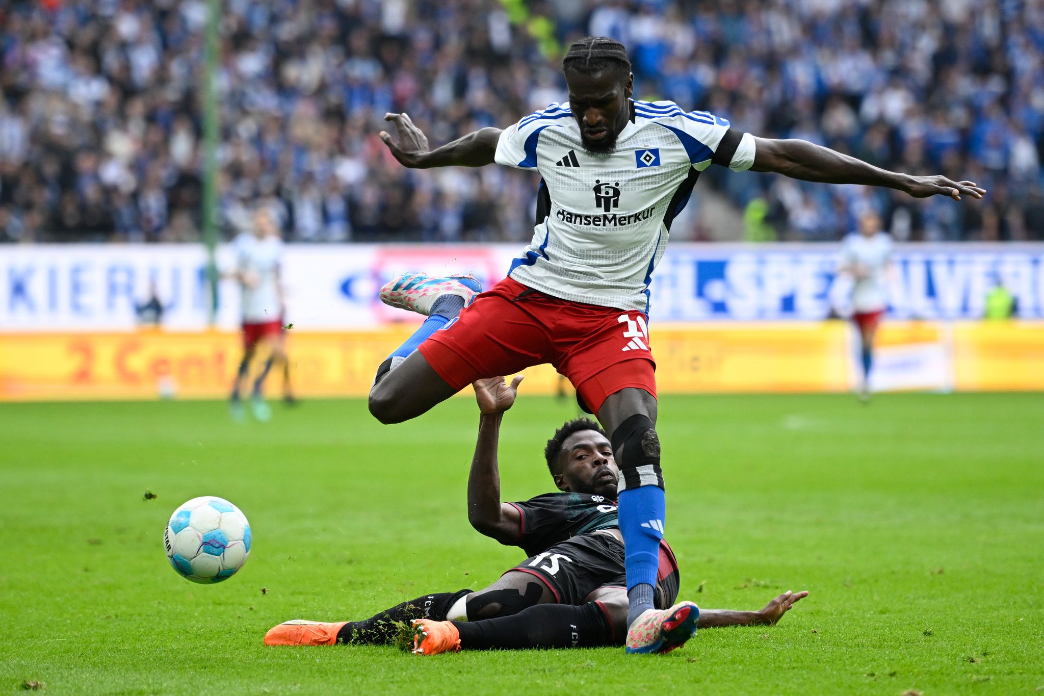 «Wäre gerne Deutscher»: HSV-Profi Jatta will deutschen Pass