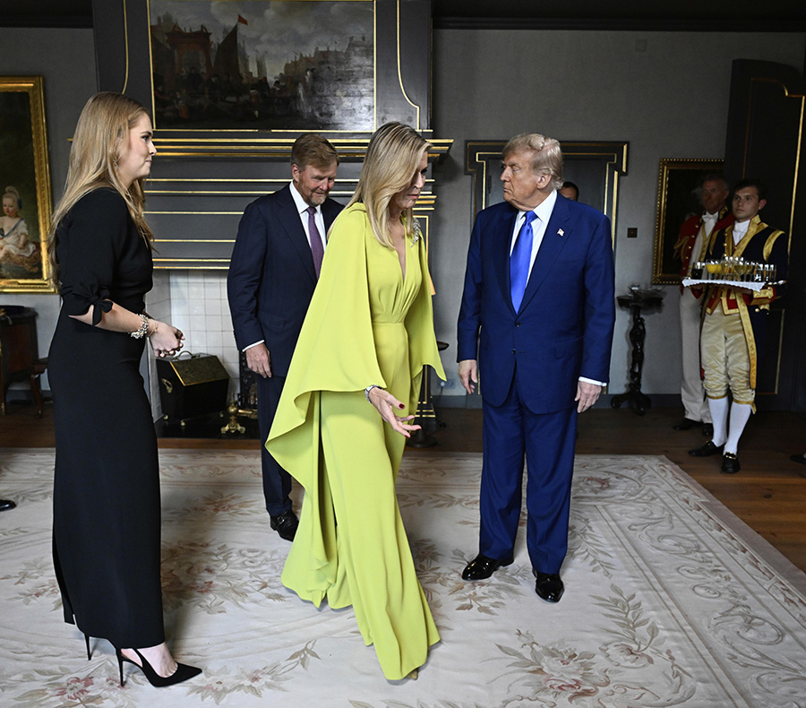 Donald Trumps fräcka beteende mot kungaparet i Holland