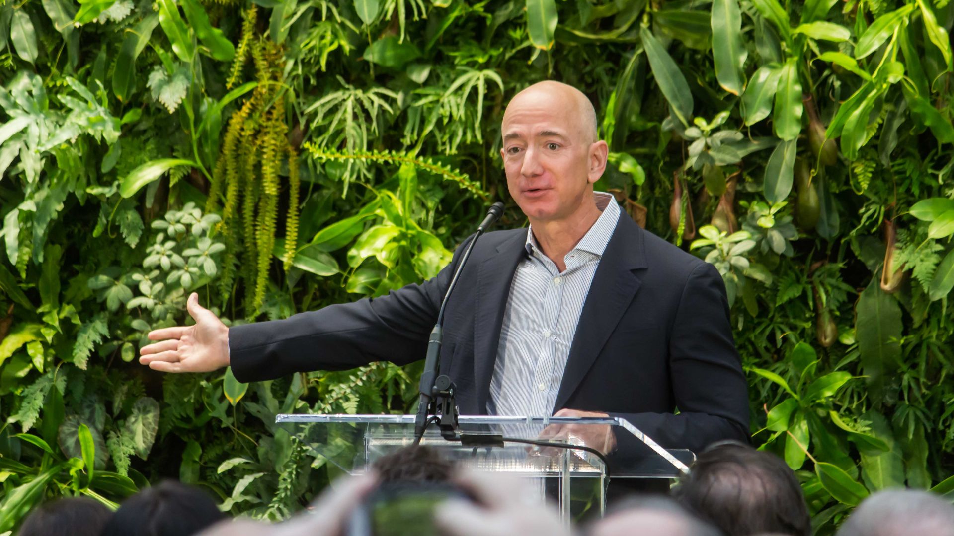 Amazon CEO Jeff Bezos's Path To Build A Business Giant From Scratch