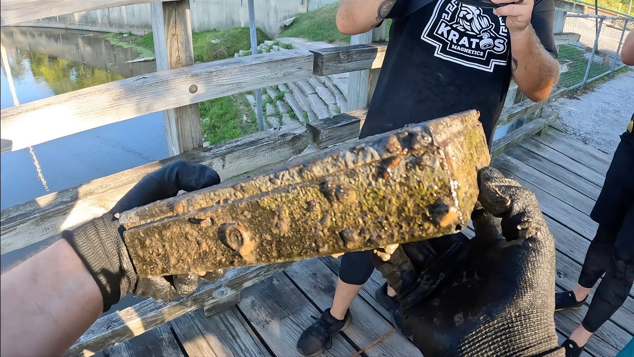 We Found a SEALED Cash Box Magnet Fishing!! Unbelievable Find!