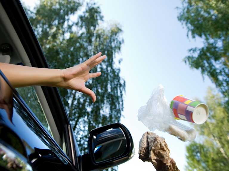 Zigarette Aus Auto Werfen