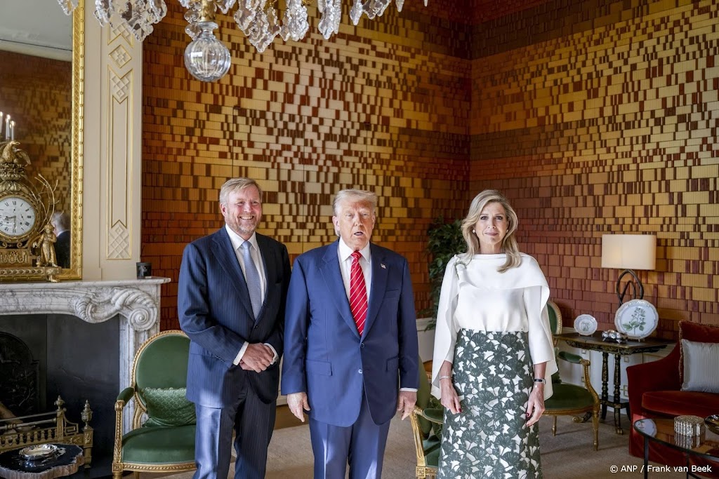 Donald Trump poseert met koningspaar na nacht in Huis ten Bosch