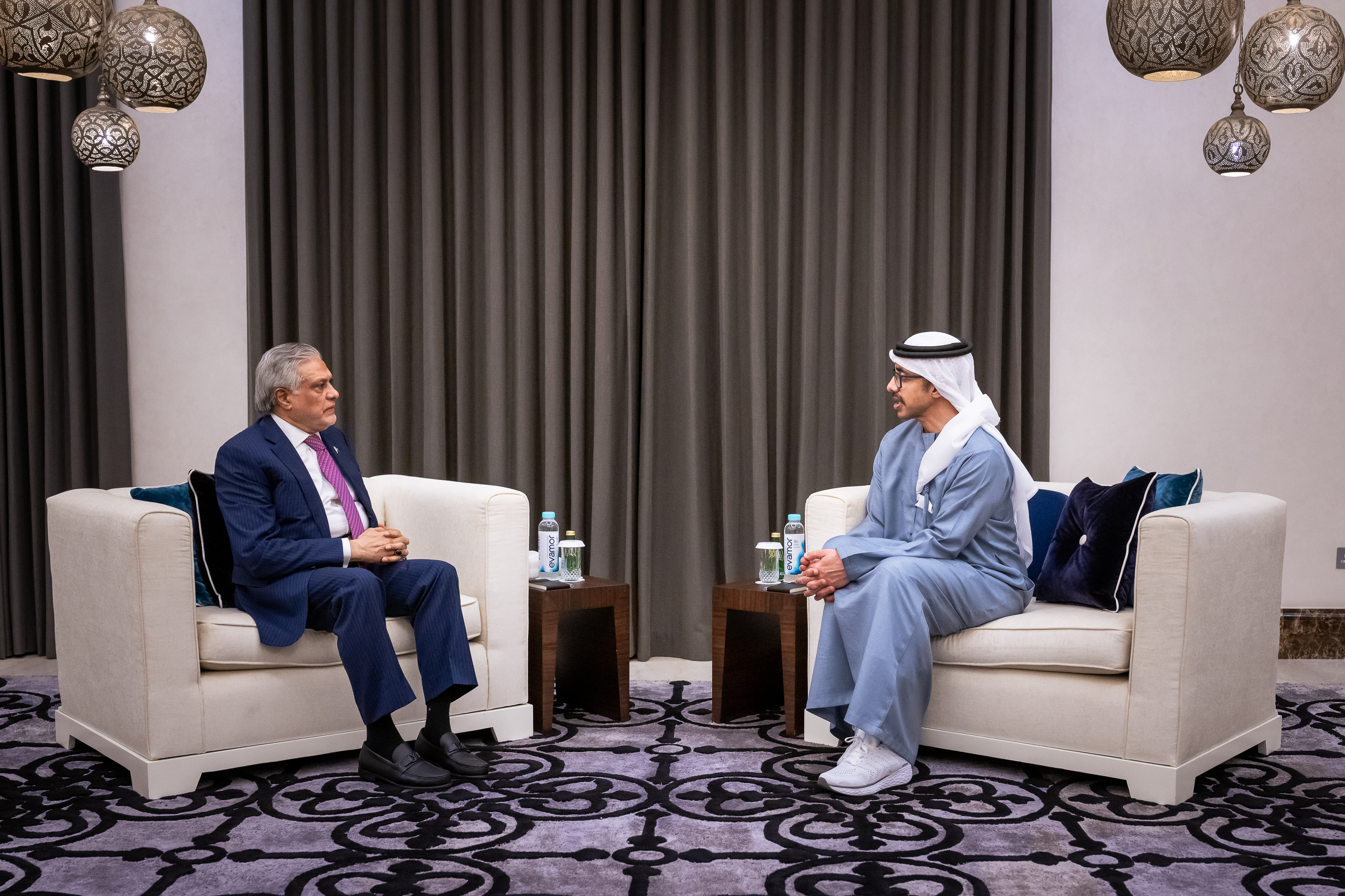 Abdullah bin Zayed receives Pakistani Deputy Prime Minister and Foreign ...