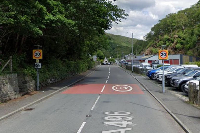 Person taken to hospital after crash shuts road in Gwynedd