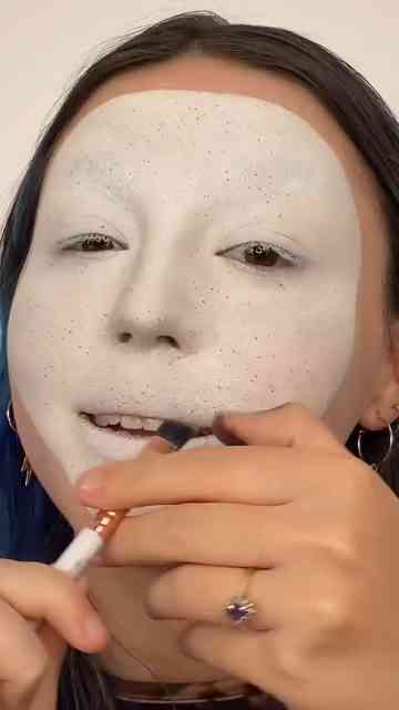 Cooking Up a Clown-Inspired Look With a Creative Twist