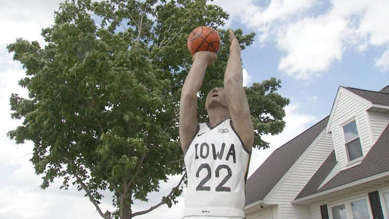 Cedar Rapids man has local artist carve tree into Caitlin Clark sculpture
