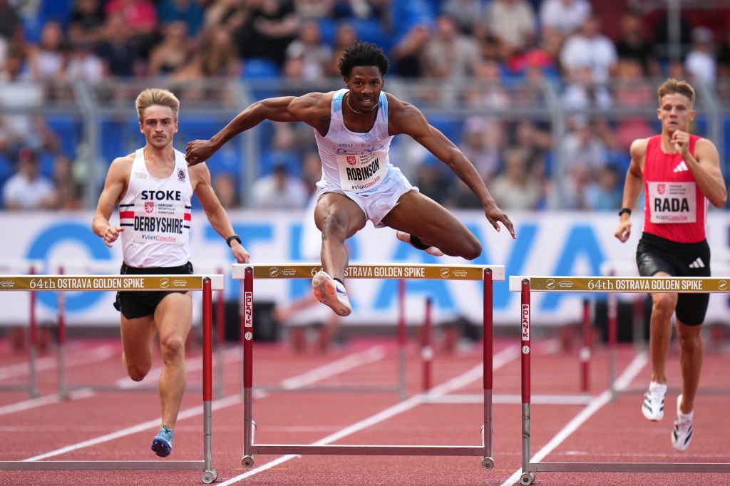 American sprinter Chris Robinson suffers shocking wardrobe malfunction ...