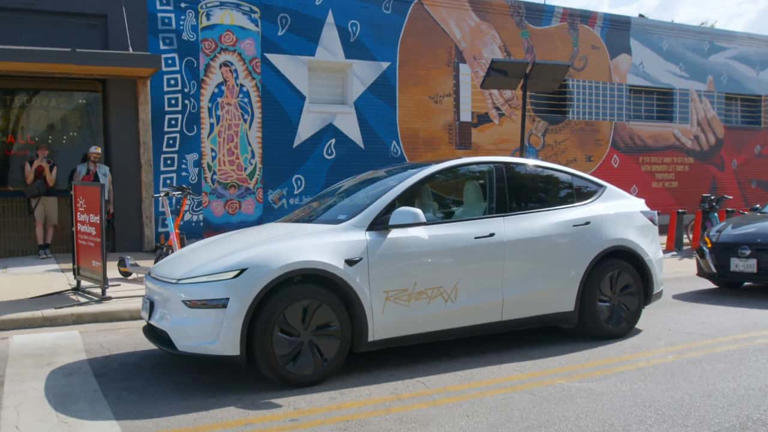 Tesla Tells Feds To Stay Tight-Lipped On Robotaxi Safety Data