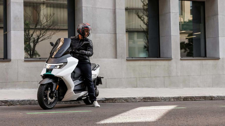 This New Electric Scooter From Spain Just Makes Sense