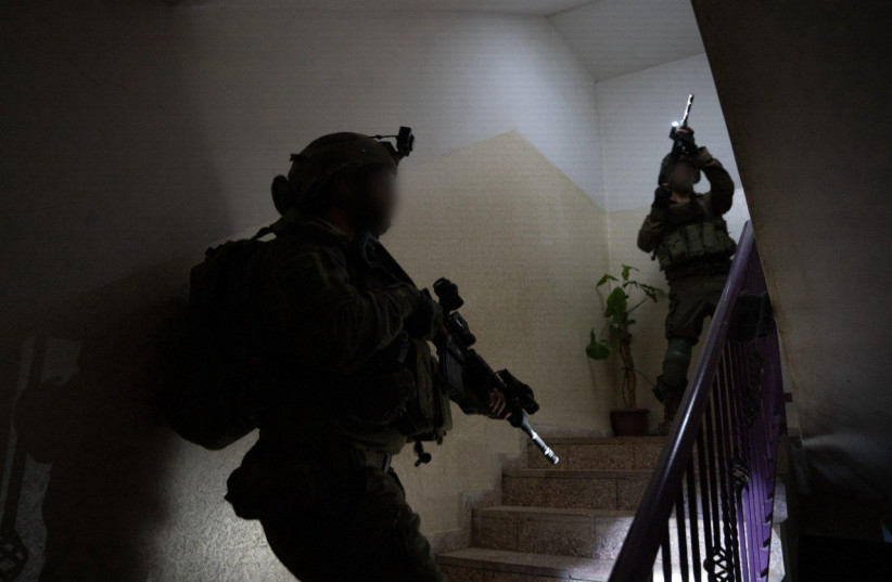 Security forces arrest 20 suspects in West Bank overnight