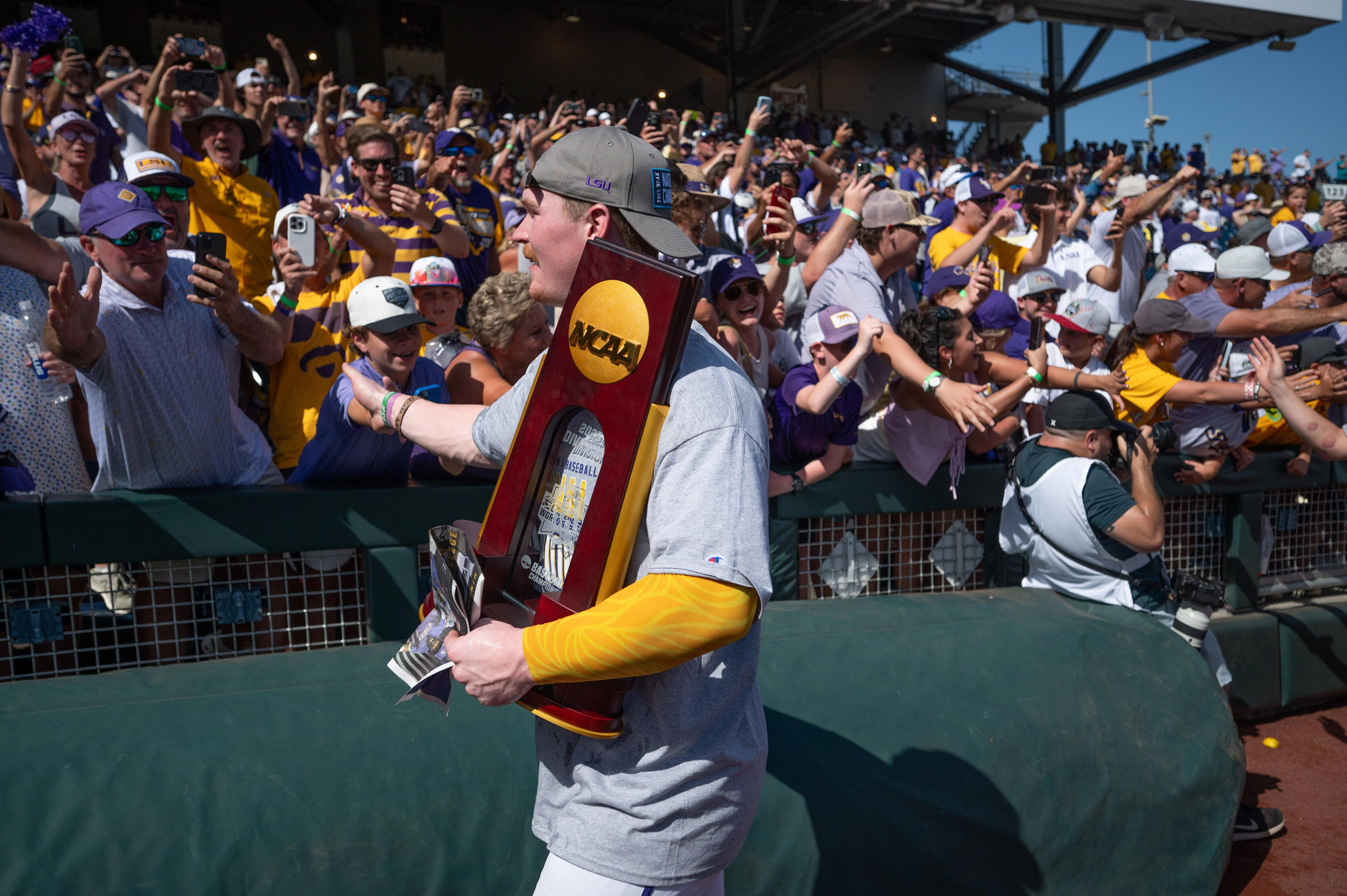 LSU baseball recreates viral White House video at national title ...
