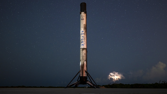 SpaceX's Falcon 9 rocket returns to Earth 8 minutes after launching ...