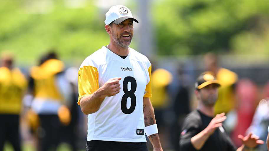 Aaron Rodgers hints at passing the torch to Steelers’ future franchise QB Aaron Rodgers hints at passing the torch to Steelers’ future franchise QB