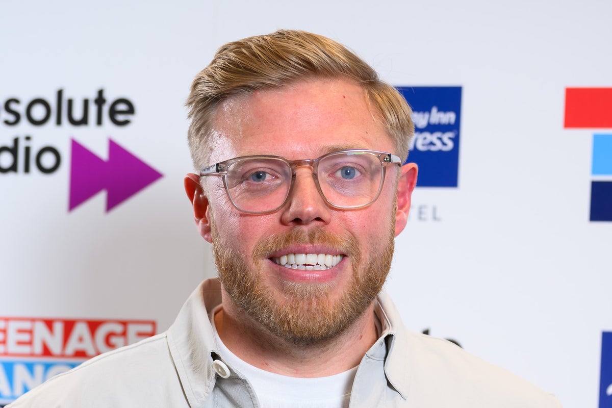 Rob Beckett issues apology to fans after cancelling Scotland gigs due ...