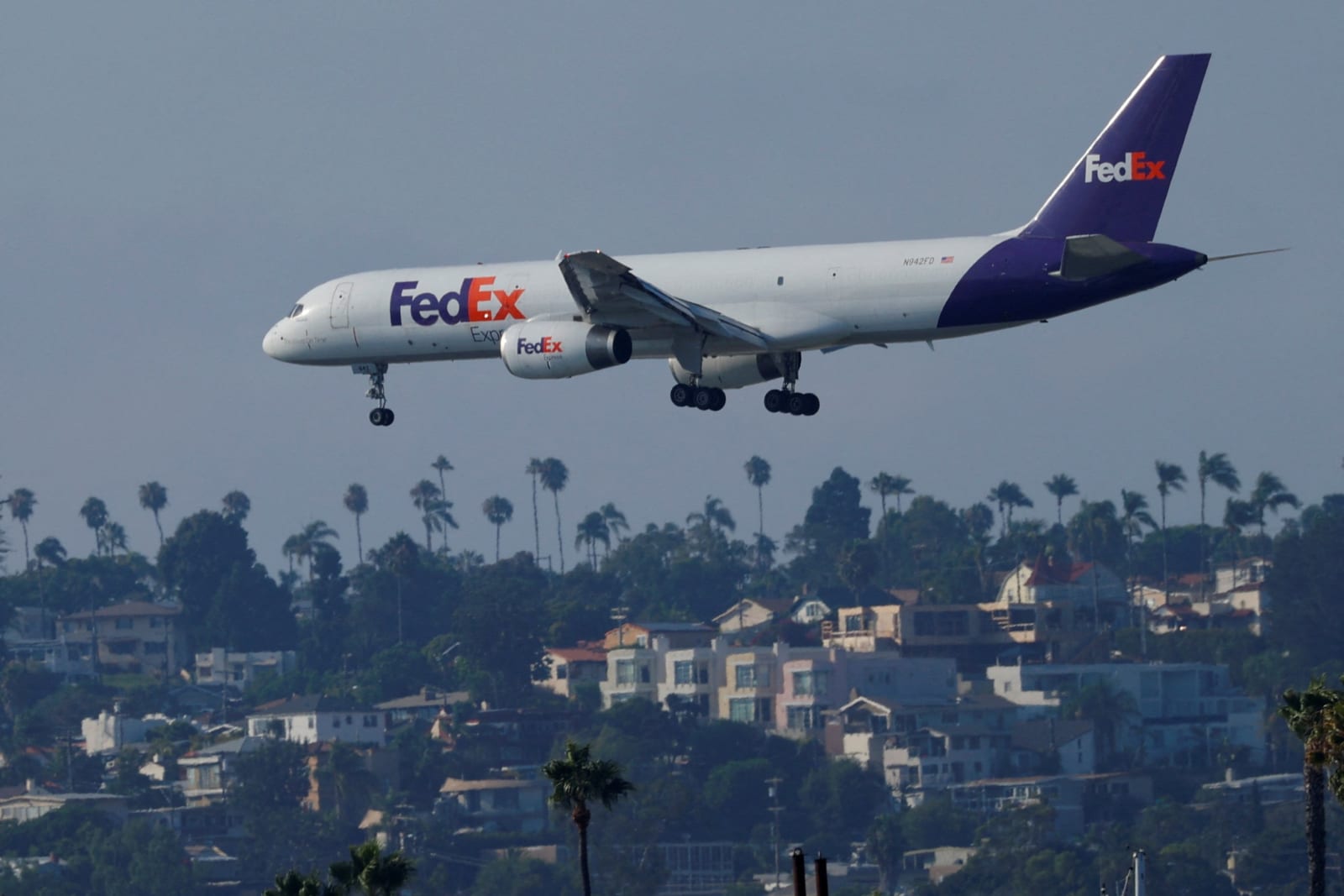 'There’s a lot happening': FedEx sees huge shipping declines amid Trump ...