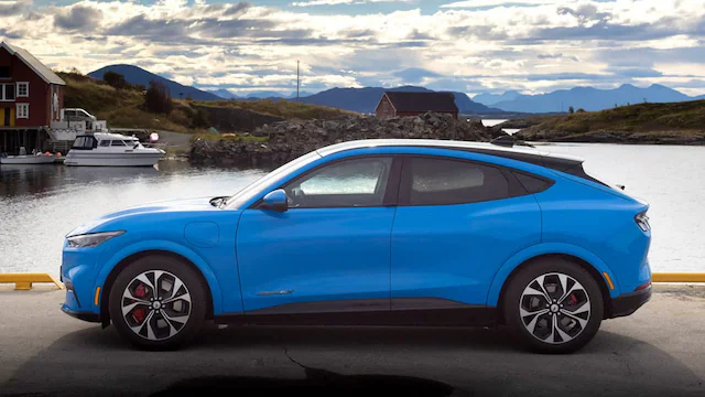 Ford tilbakekaller 300 000 biler etter alvorlig feil